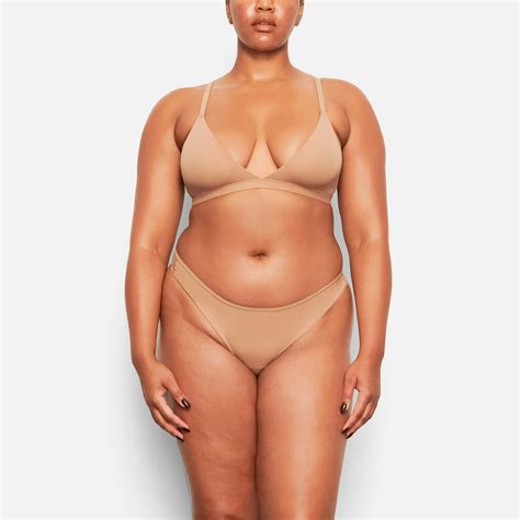 Fits Everybody Dipped Front Thong Sienna