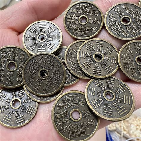 山鬼花钱仿古厂家批发朱砂钱币厌胜钱合金吊坠铜钱挂件八卦配饰 阿里巴巴