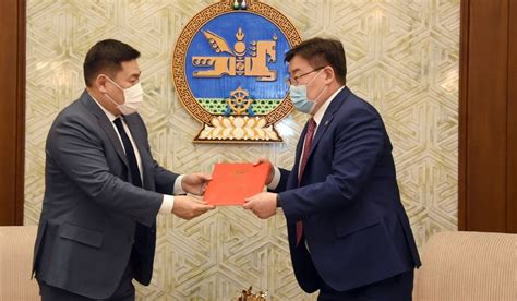 “Давхар дээл” тэй гишүүдийн тоог хязгаарлах хуулийн төслийг өргөн барилаа Eguur Mn