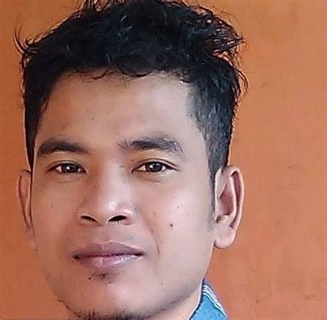 Phát Hiện Hòn đá Lạ Xuyên Thủng Mái Nhà 3 Bố Con Vội Báo Cảnh Sát Thì được Thông Báo Gia