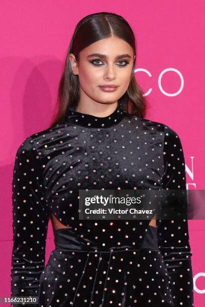 Taylor Marie Hill Fashion Model Photos And Premium High Res Pictures