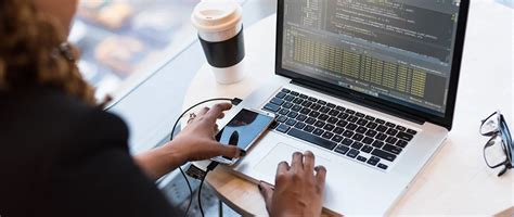 How Java EE Helps You In Development Of Enterprise Applications