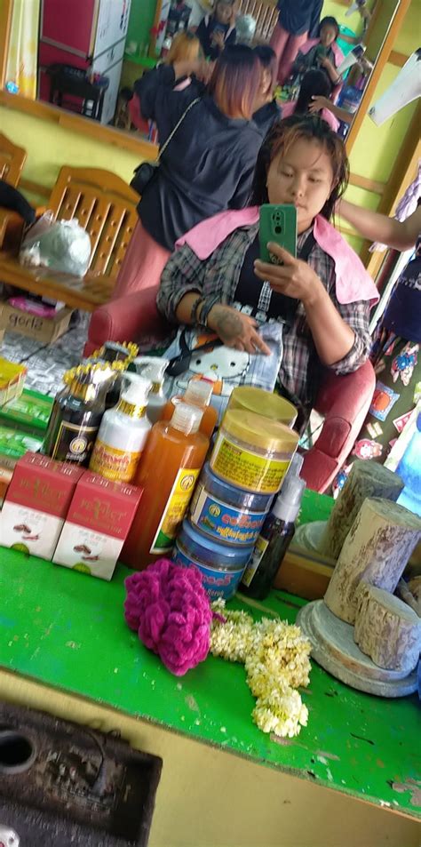 မိန်းကလေးပဲလှချင်တာပေါ့ Daw Tint Tint Linn