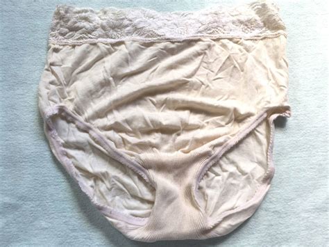 【新品】♪完熟・熟女・叔母さん風ショーツ♪股上深めクロッチ部分はギャザーのようなベージュパンティ♪タンス整理品 難あり エコ 処分下着♪の落札
