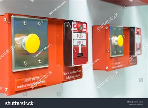Fire Alarm Switch On White Wall Stok Fotoğrafı 1087543346 Shutterstock