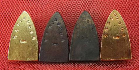 หลวงปู่ทวด พิมพ์เตารีดใหญ่ 4 องค์ เนื้อเปียกทอง เนื้อนวะ เนื้อผิวไฟ เนื้อสตางค์เเดง วัดในหาน