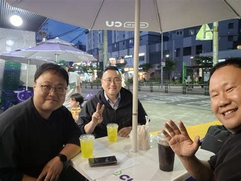 영한 민찬양 목사님 최근 대상을 받았단다 대상이 몸에 포진하여 대상포진으로 고생을 했다 몸이 안 좋은데 얼굴 보자고 하여 저녁에 보았다 1차로 순대 곱창을