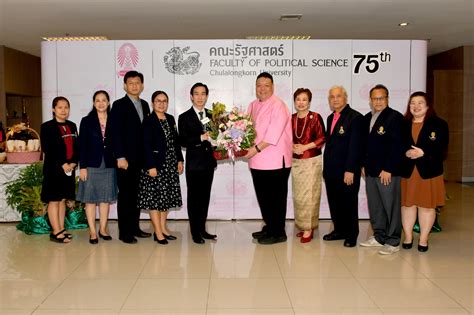 รองศาสตราจารย์ เภสัชกร ดร ชาญกิจ พุฒิเลอพงศ์ รองคณบดีฝ่ายบริหาร คณะเภสัชศาสตร์ พร้อมด้วย