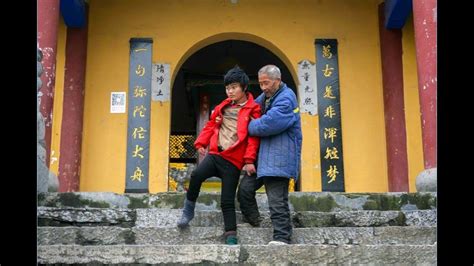 버려진 아기 2명을 주워 먹여 키운 70대 노인 Youtube