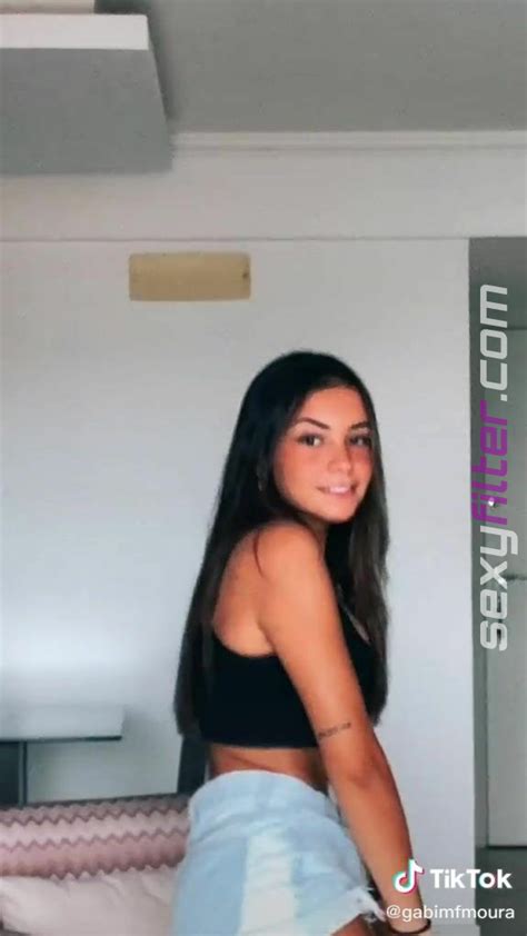 Amazing Gabriela Moura Shows Cleavage In Hot Black Crop Top And