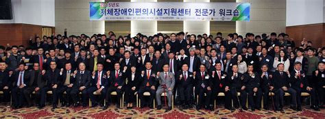 Espressivo Cafe 커피 품종 커피의 품종은 약 60여가지가 있지만 우리가 흔히 커피를 만드는 커피의 대표적인 품종은 아라비카 로부스타 리베리카 3가지이다