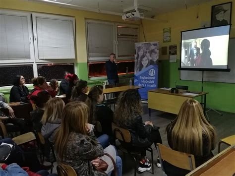 Безбедност деце на интернету Сејачи среће