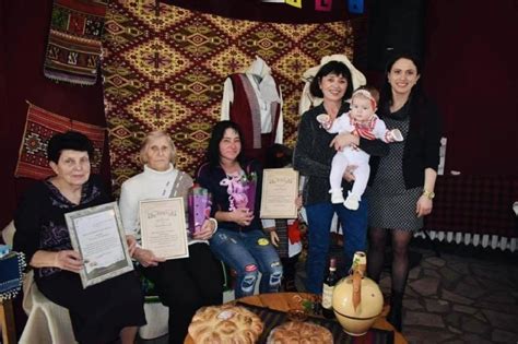 С песни и танци Отпразнуваха Бабинден в Чирен снимки