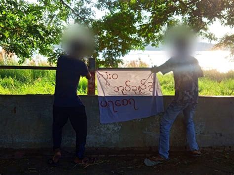 မုံရွာတွင် တော်လှန်လူငယ် ကွန်ယက်မှ လုံးဝ အုပ်ချုပ်ခွင့် မရစေရ စာတန်းချိတ်ဆွဲ Khit Thit Media