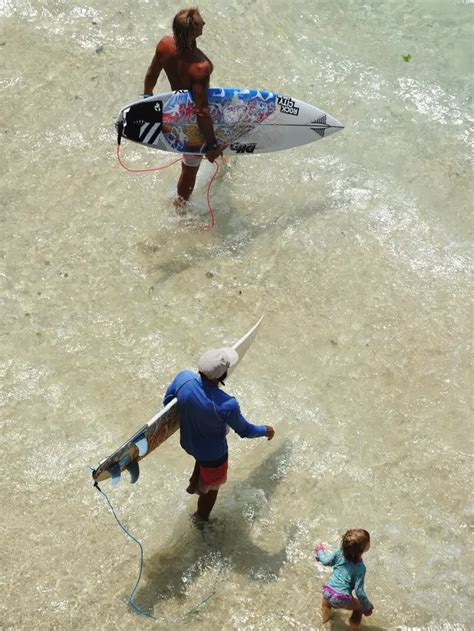 Kepuasan Berselancar Dan Menyelam Di Pantai Bido Morotai