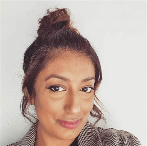 The Mum Bun Short Hair Styles Hair Fashion