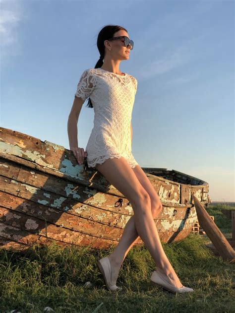 Девушка на лодке