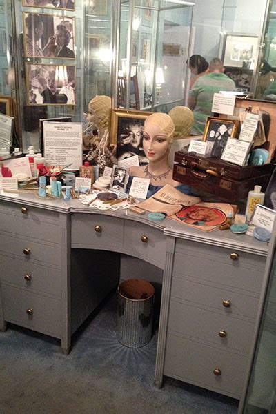 Marilyn Monroe Makeup Auction Mugeek Vidalondon