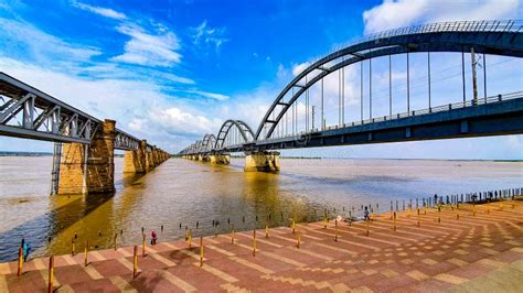 Beautiful Arch Railway Bridge Across The Godavari River Rajahmundry