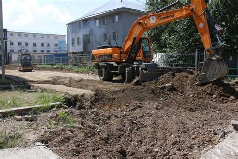 Нийслэлийн зарим сургуулийн гадна тэмдэг тэмдэглэгээ хурд сааруулагч хийж байна