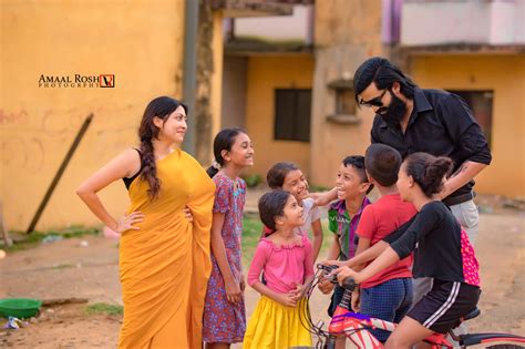 ඒක හරියට මලයාලම් ෆිල්ම් එකක් වගේ නේද දකුණු ඉන්දියනු ආභාෂයට ලංකාවේ කරපු