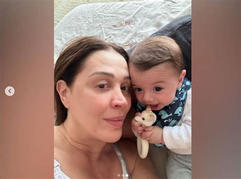 Claudia Raia Posta Fotos Com Filho Luca Preguicinha Com A Mamãe