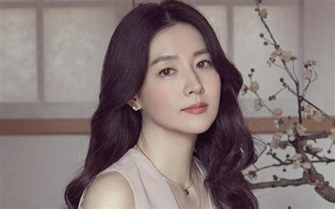 Bí Kíp Giữ Gìn Nhan Sắc Của Lee Young Ae để Tuổi 50 Vẫn Mịn Màng Thon