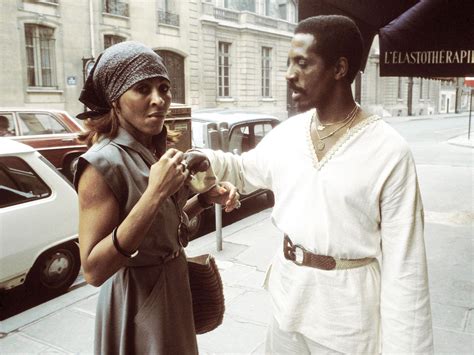 Ike Turner Beats Tina In Limo