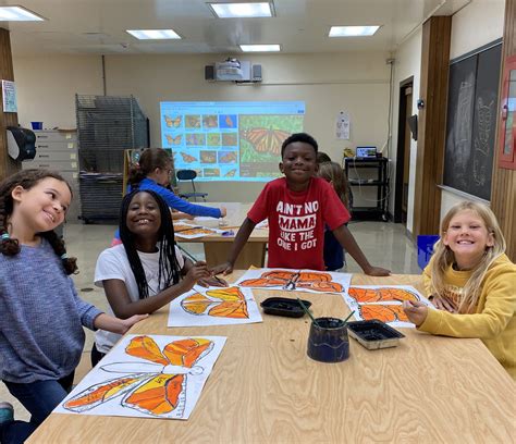 Longfellows Ofrenda Tradition Marks Dia De Los Muertos Oak Park