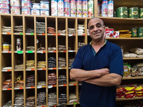 Meeting Points Втората спирка на разходката ни обикновено е в магазин „Виктория“ Там ни