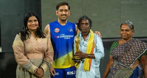 Ipl 2023 एमएस धोनी ने ऑस्कर विजेता डायरेक्टर और हाथियों की देखभाल करने वाले दंपत्ति को किया