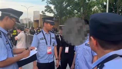 男子为逃票看演唱会冒充警察，被拘5天凤凰网视频凤凰网