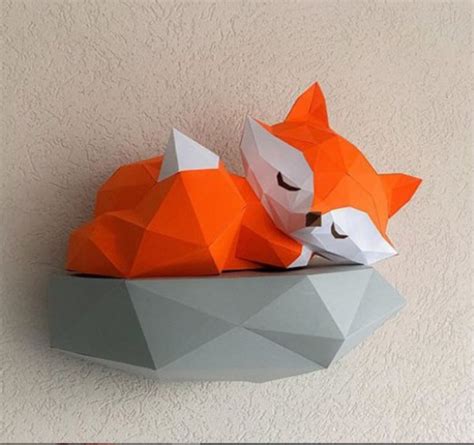 روباه خوابیده روی صخره الگو ساخت مجسمه مقوایی اوریگامی سه بعدی پیپرکرفت