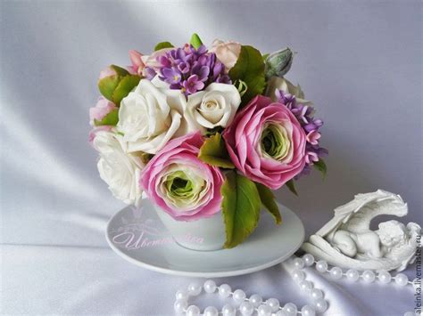 Букетик из холодного фарфора Весенний с сиренью купить в интернет магазине на Ярмарке Мастеров