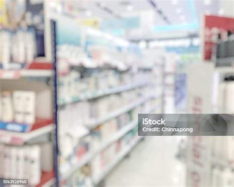 약국 매장 이나 약국 마약 선반 배경 흐리게 하 고 모호한 의약품 화장품 및 약 소매 상점 인테리어 내부 선반에 공급 아름다움에 대한 스톡 사진 및 기타 이미지 Istock
