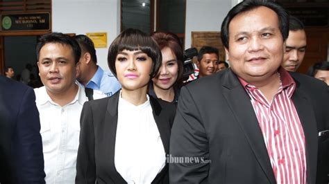 Sidang Perdana Perceraian Julia Perez Dengan Gaston Castano Tribunnews Com