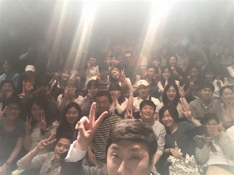 5월 28일 토요일 7시공연 관객분들과 함께 😍 다정하게 다함께 연극 어차피 겪어야 될 사랑이야기