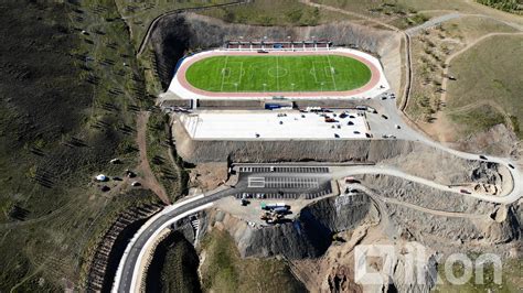 ФОТО Чингэлтэй уулын энгэр дэх олон улсын стандартад нийцсэн хөлбөмбөгийн талбай