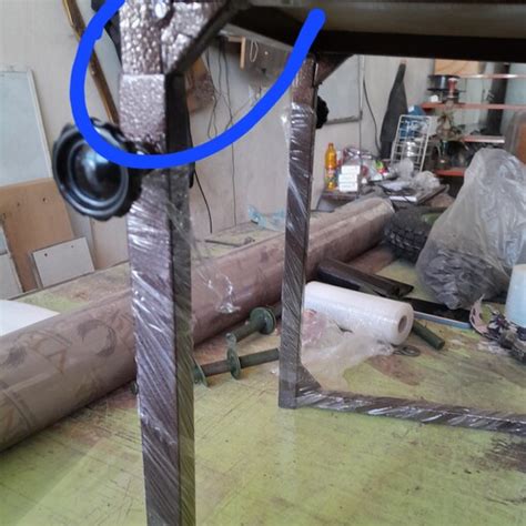 خرید و قیمت میز لپ تاپ جلو مبلی قابل تنظیم از غرفه سازه های فلزی برتر