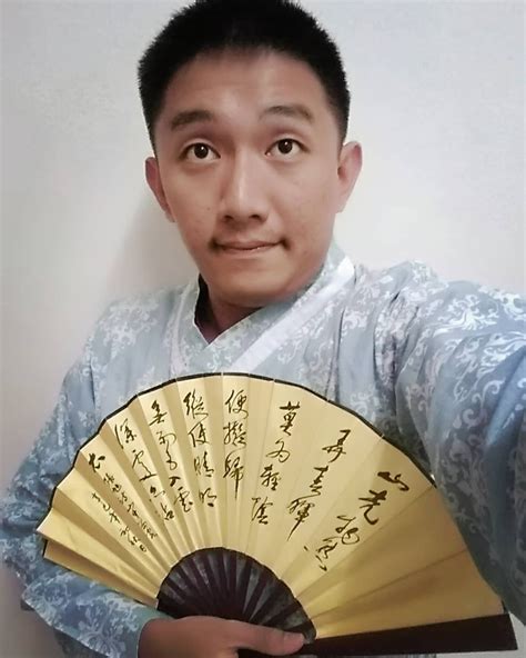 今天穿上在 依華 春之夜 依燃愛 新買的 華人傳統服裝 漢服 裋褐 ！ 穿漢服從你我開始 Today I Wear The