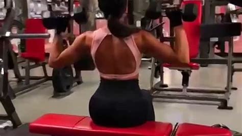 Упражнения на мышцы плеч дельтовидные мышцы 3 4 подхода 10 15 повторений