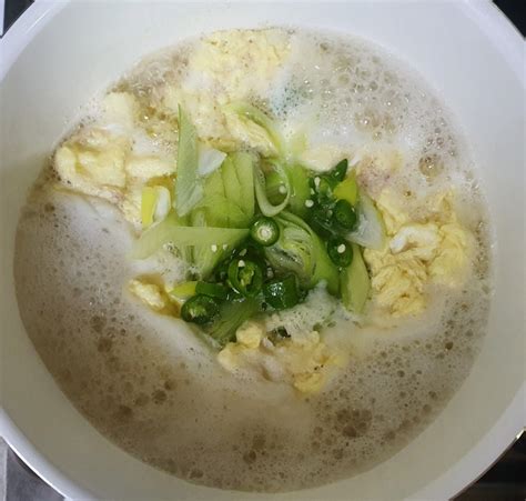 맑은 국물이 좋은 새우젓 계란두부국 만들기