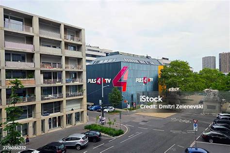 활기찬 도시 환경에서 현대 건축물과 Tv 방송국이있는 도시의 거리 풍경 0명에 대한 스톡 사진 및 기타 이미지 0명 개발 거리 Istock
