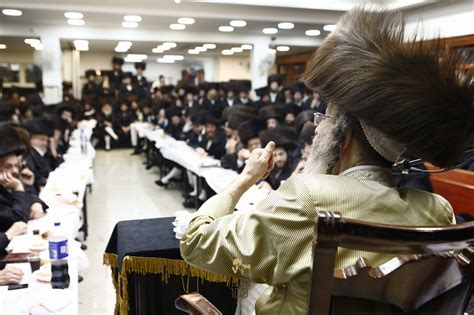 ר אלימלך בידרמן במלווה מלכה בעיר • גלריה 970 חדשות חיפה