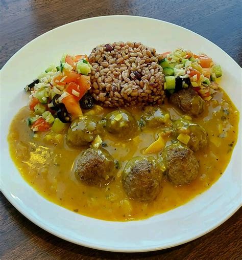 Цахим Соустай бөөрөнхий мах Орц Машиндсан мах 600гр Өндөг 1ш Талхны үйрмэг 100гр Кетчуп эсвэл