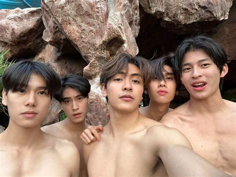 Pond Naravit Lertratkosum Phuwin Tangsakyuen Joong Archen Aydin Dunk