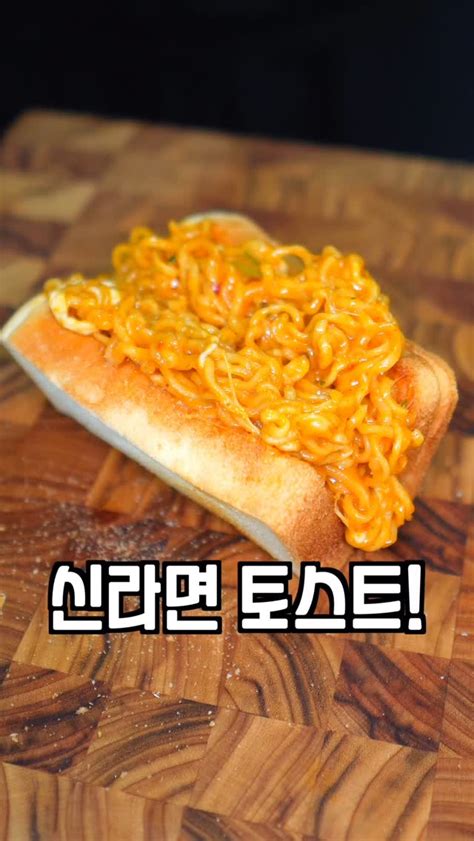 킴 과장 짧은 영상이니 레시피 확인 부탁드립니다 재료 사과 1개 만두피 10~12장 설탕 계란 1개 만드는 방법 1
