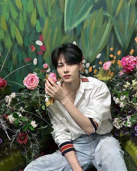 정현 룰루레몬lululemon은 단순 운동복 브랜드를 넘어 건강한 삶을 추구하는 웰비잉 리더로 자리매김하는 것이 목표입니다 글로벌 웰비잉 리포트를 통해 건강해야