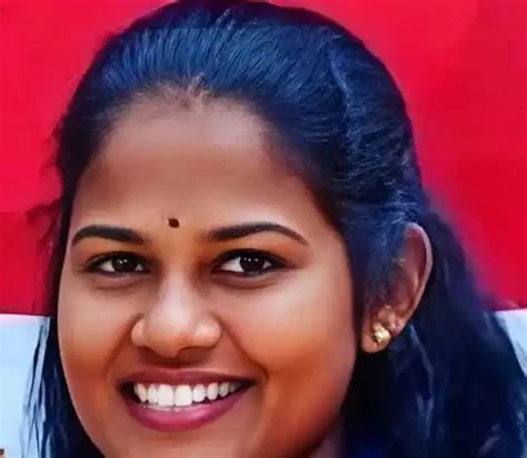 പെരുമ്പാവൂര്‍ ഓടക്കാലിയില്‍ യുവതി വീടിനുള്ളില്‍ തൂങ്ങിമരിച്ച നിലയില്