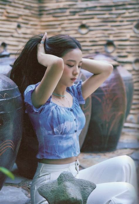Pin On Jisoo Blackpink Jisoo Blackpink Poses
